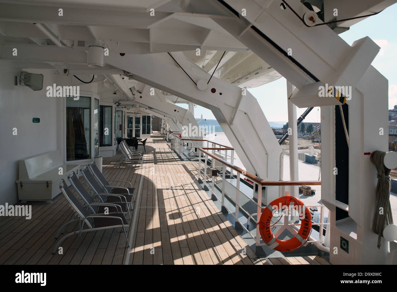 Ship safety hi-res stock photography and images - Alamy