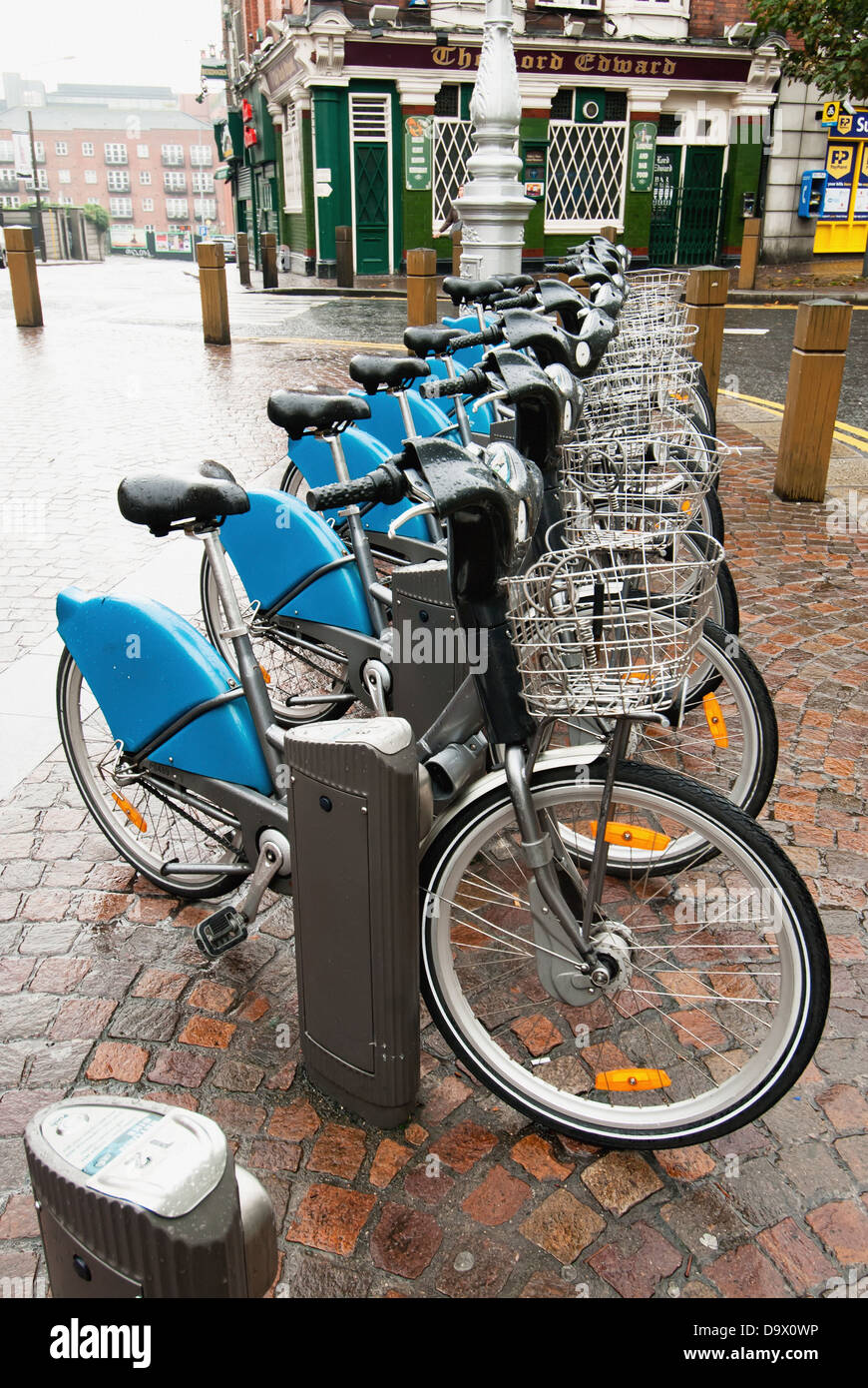 Row of bikes along street hi-res stock photography and images - Alamy