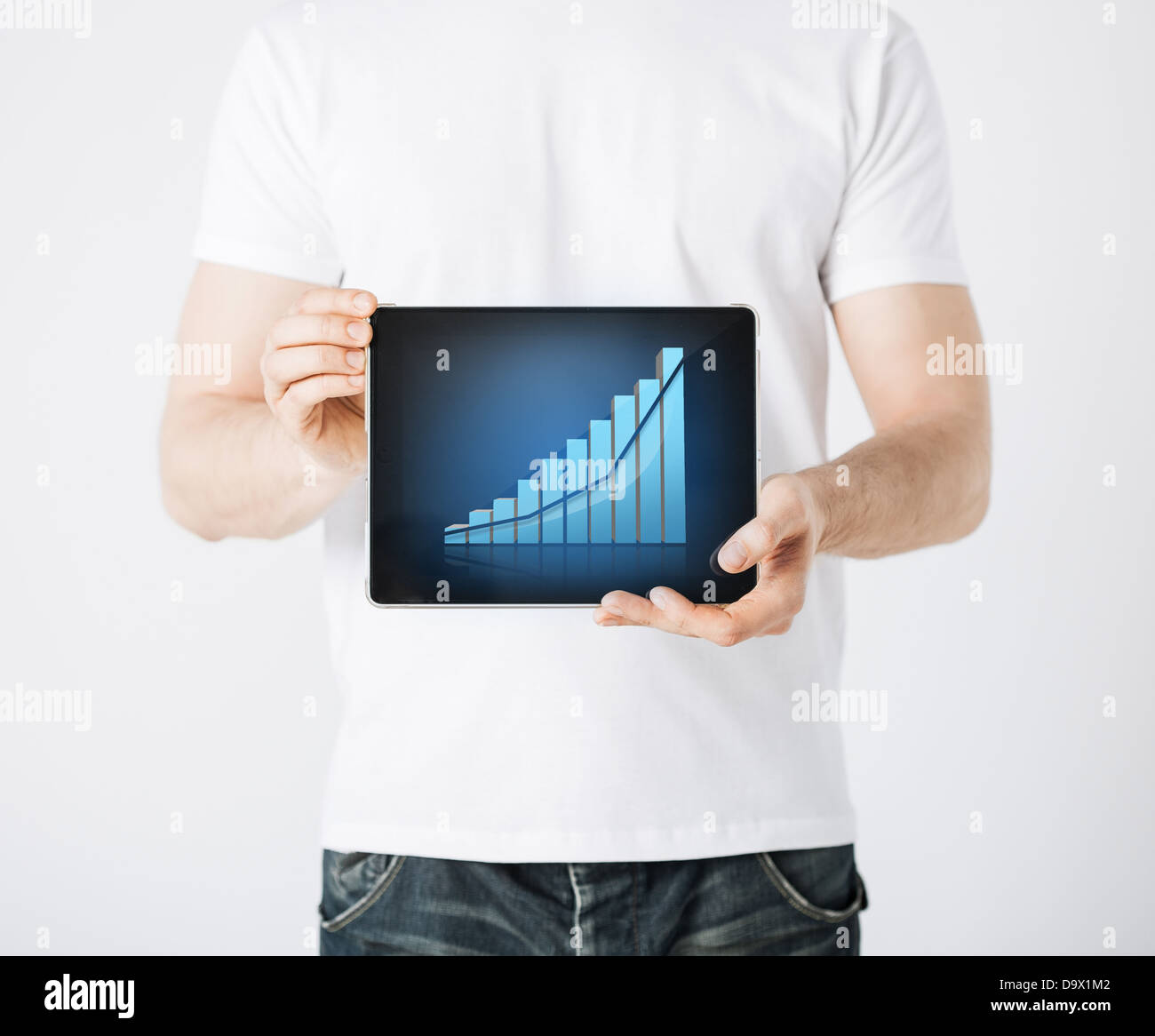 Tablet screen graph hands hi-res stock photography and images - Alamy