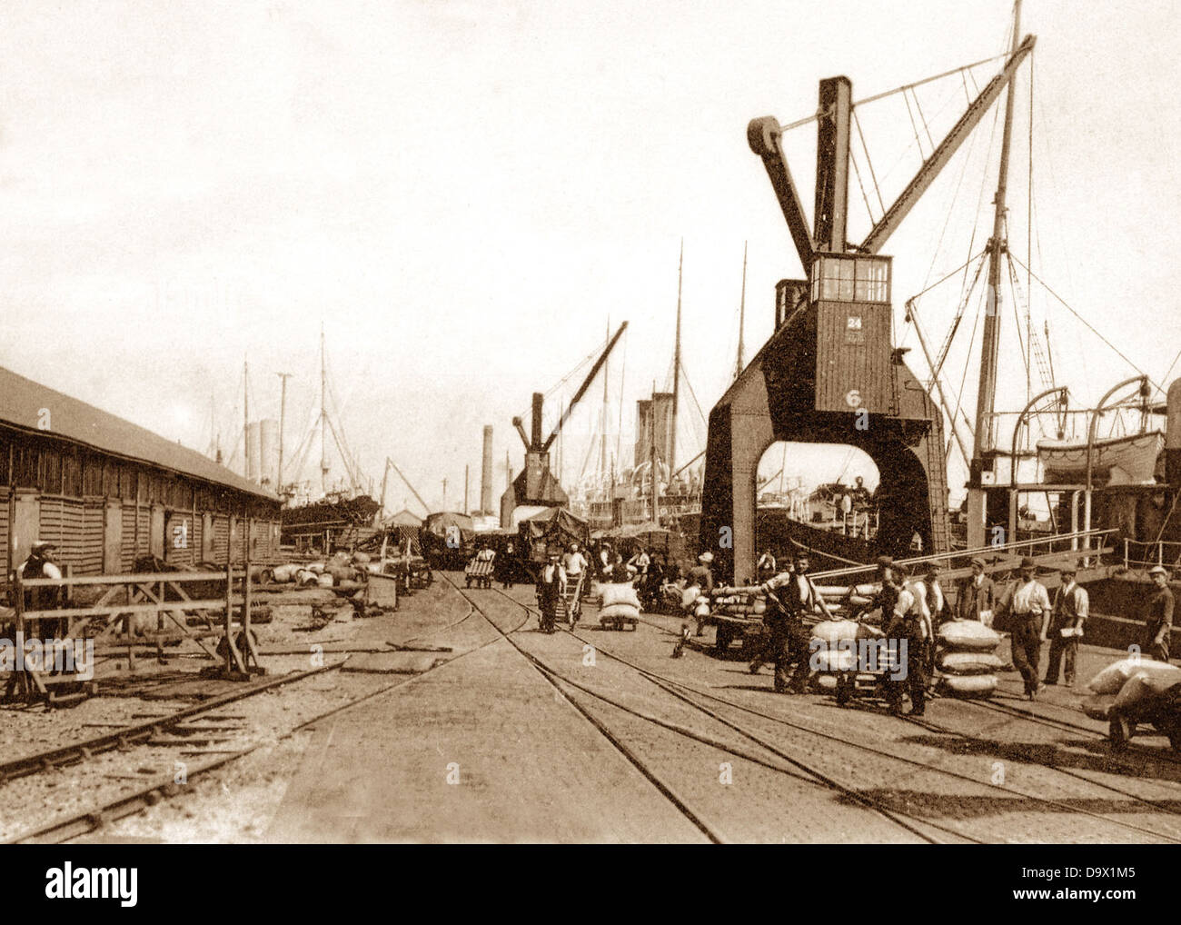 Old southampton docks hi-res stock photography and images - Alamy