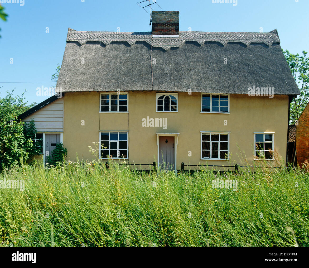 17th century cottage hi-res stock photography and images - Alamy