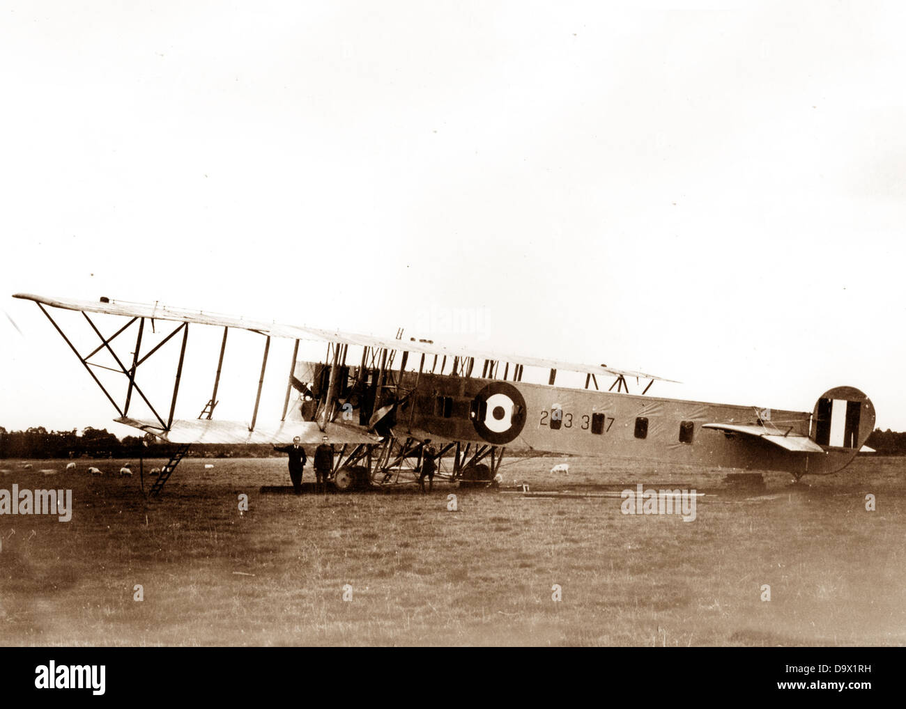 In flight vintage biplane hi-res stock photography and images - Alamy