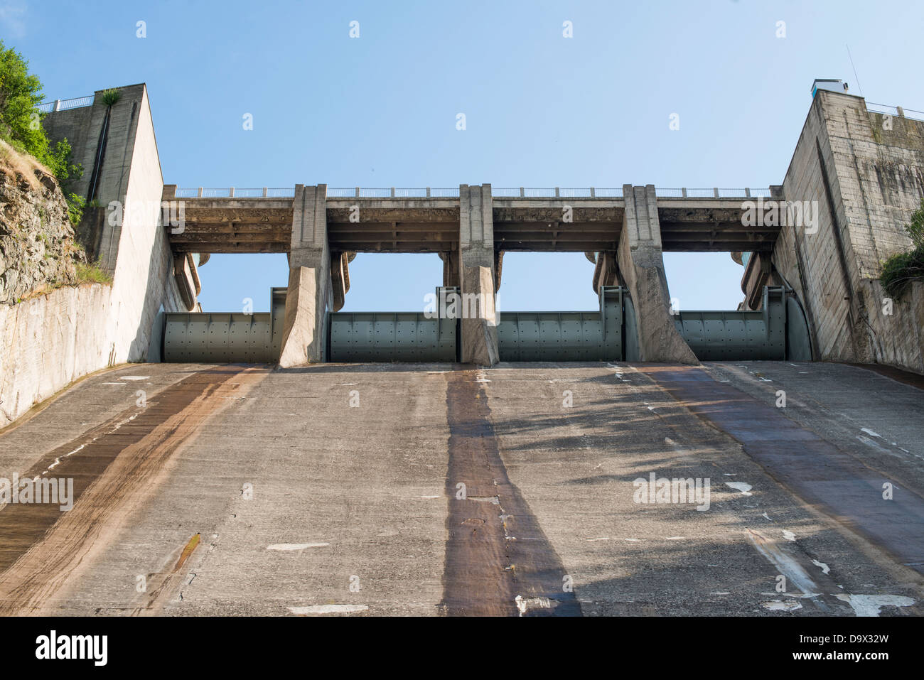 Hydroelectric power station. High dam Stock Photo - Alamy