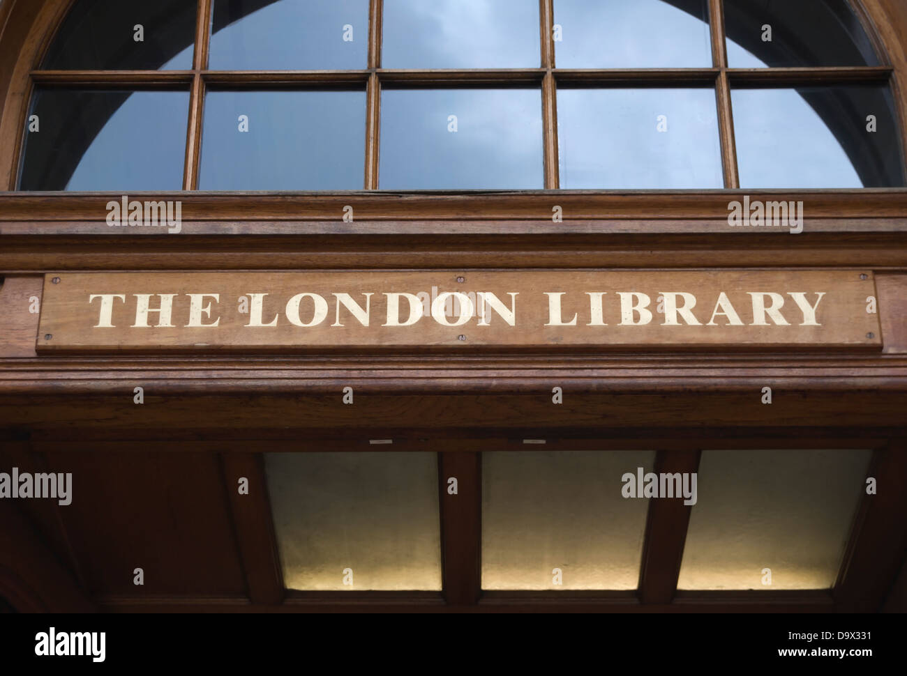 entrance detail of the london library, st james's square, london ...