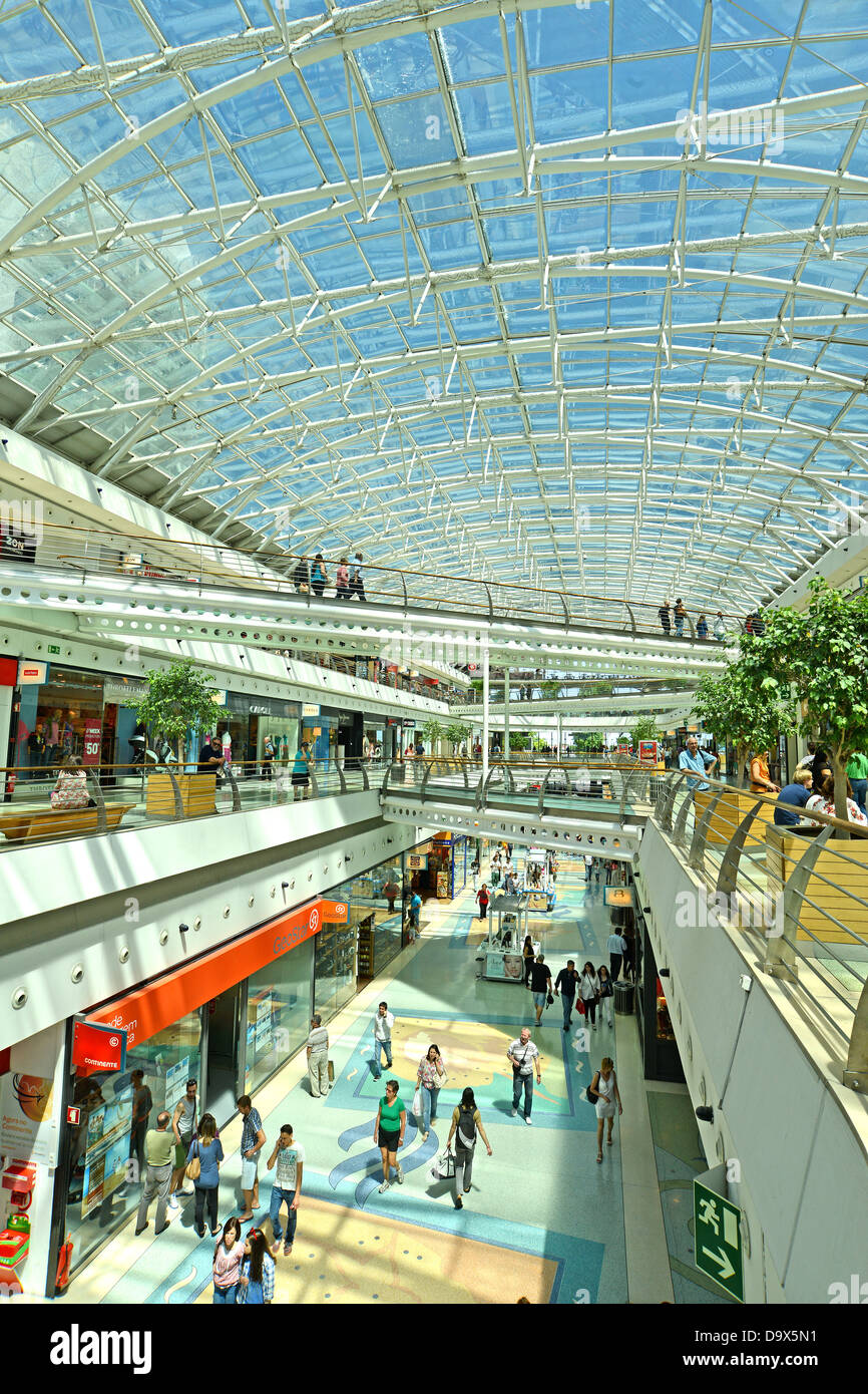 Shopping mall greenery hi-res stock photography and images - Alamy