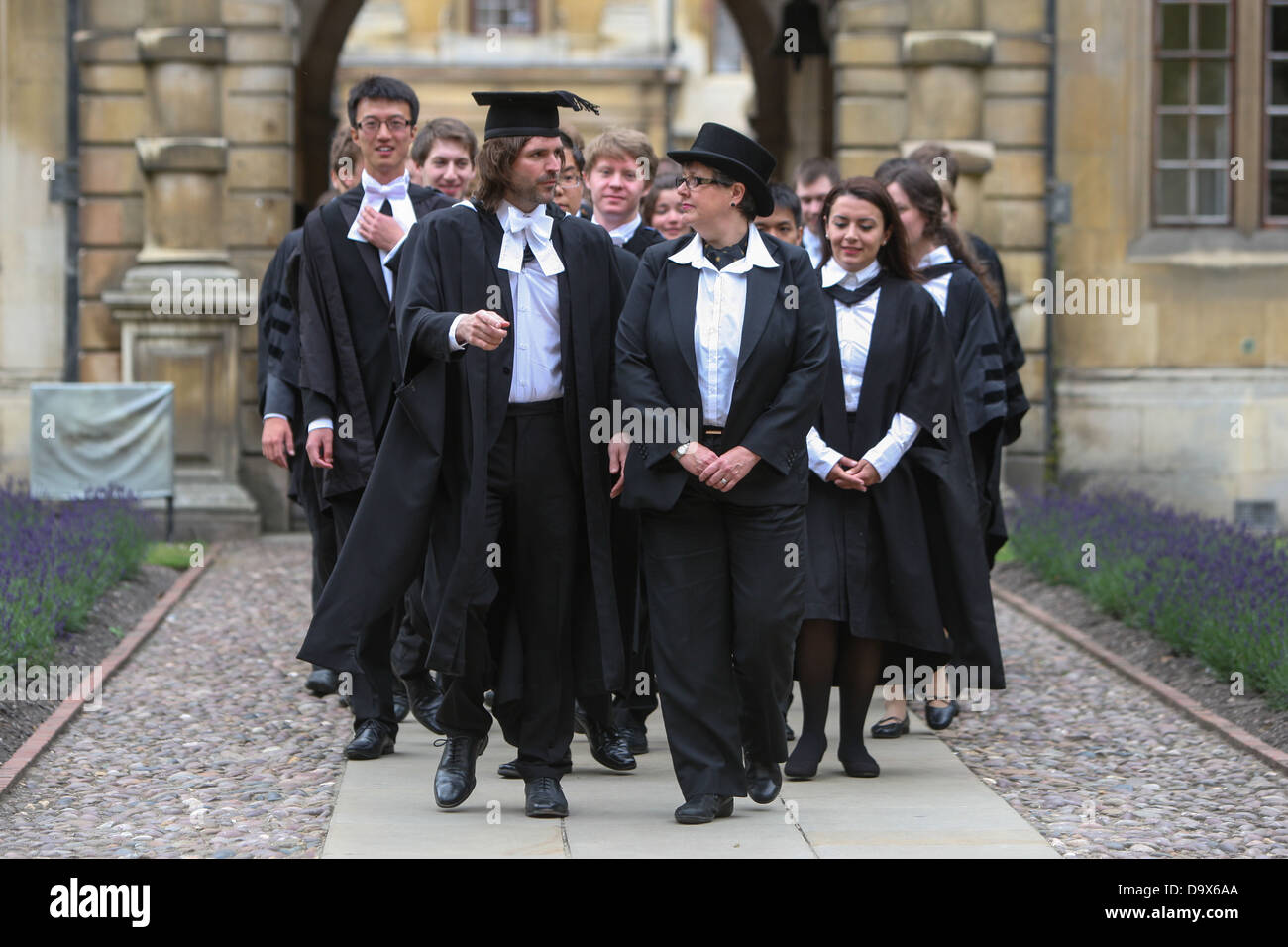 GRADUATION DAT AT CAMBRIDGE UNIVERSITY SHOWS STUDENTS ON THEIR WAY TO ...