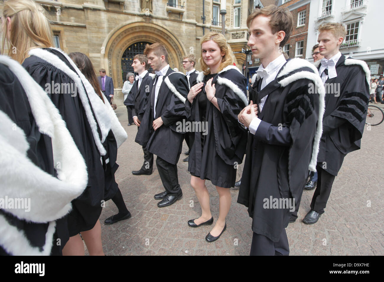 GRADUATION DAT AT CAMBRIDGE UNIVERSITY SHOWS STUDENTS ON THEIR WAY TO ...