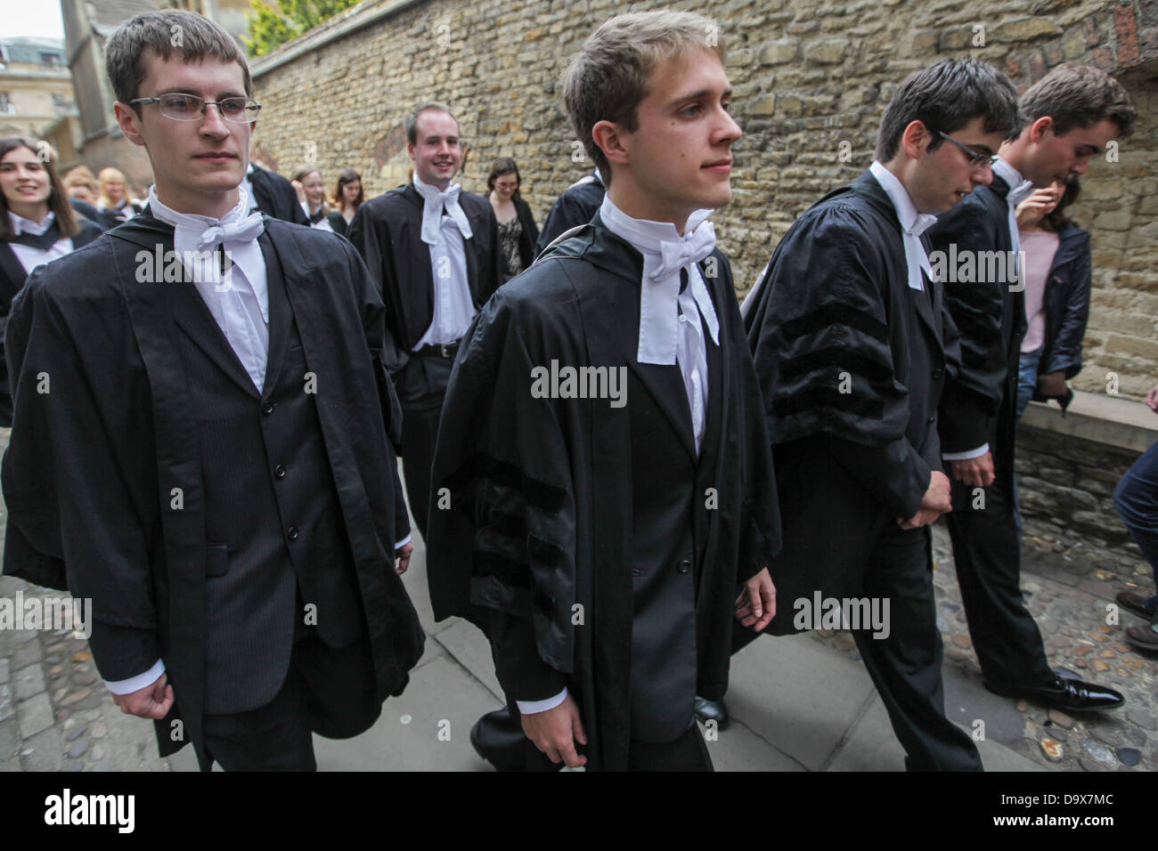 GRADUATION DAT AT CAMBRIDGE UNIVERSITY SHOWS STUDENTS ON THEIR WAY TO ...