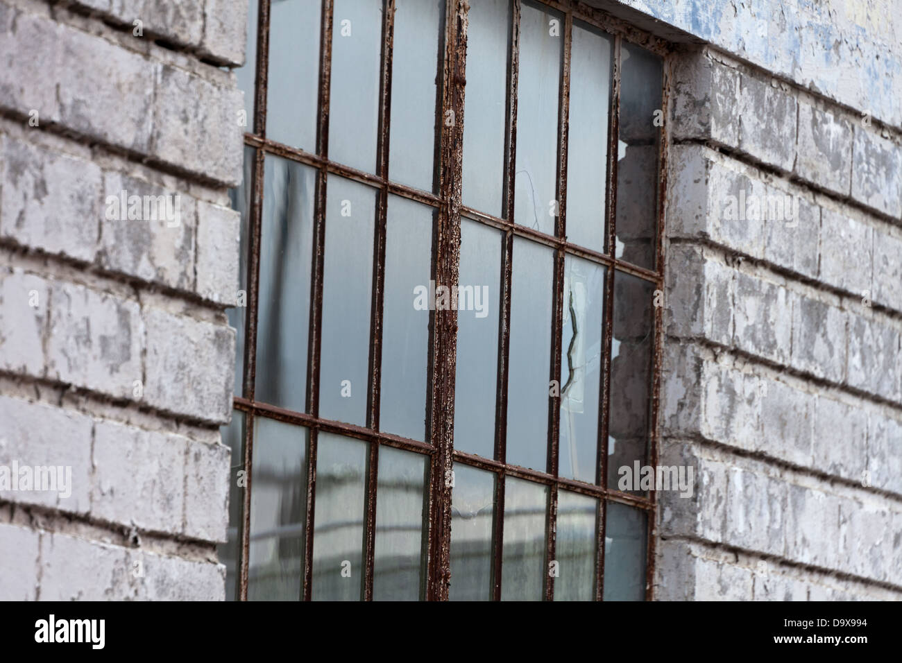 Metal window frame hi-res stock photography and images - Alamy