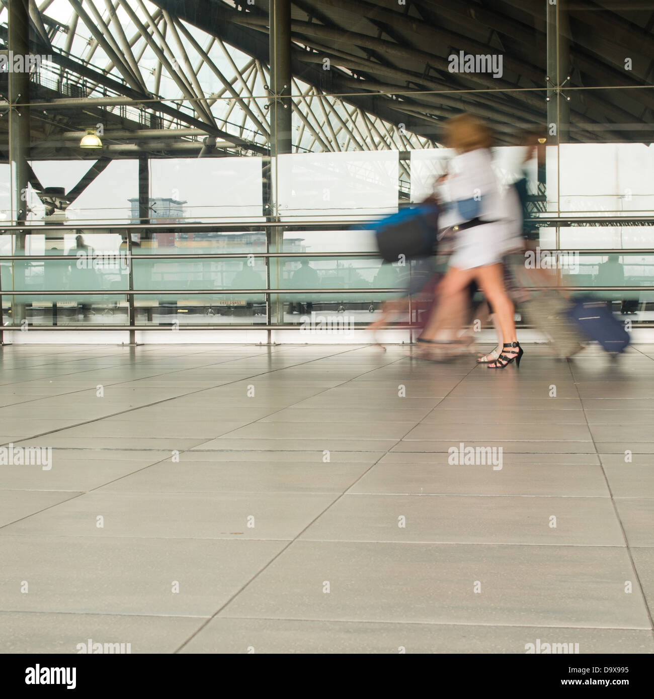 Passengers rushing to catch train at Leeds railway station, The ...