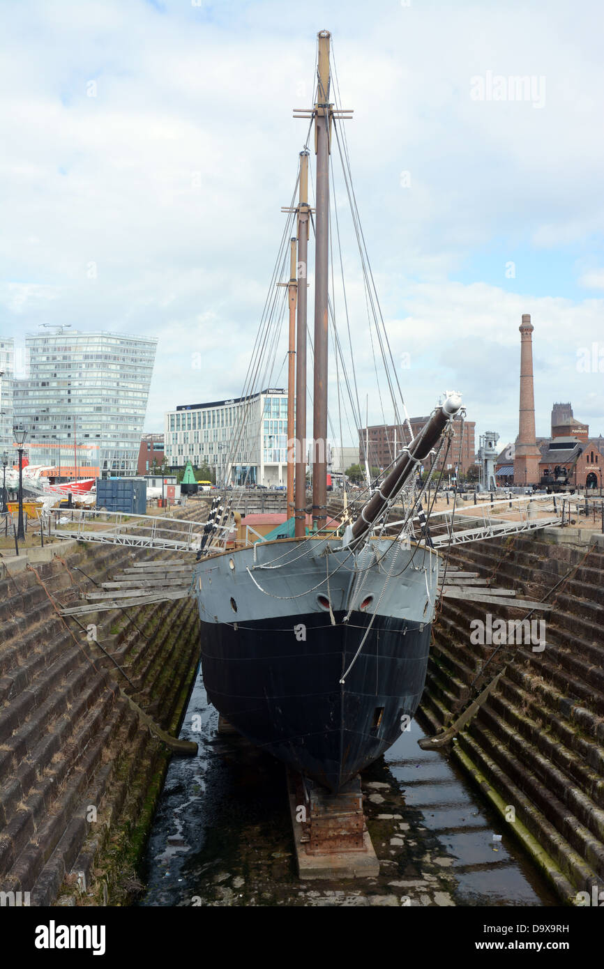 Liverpool dry docks hi-res stock photography and images - Alamy