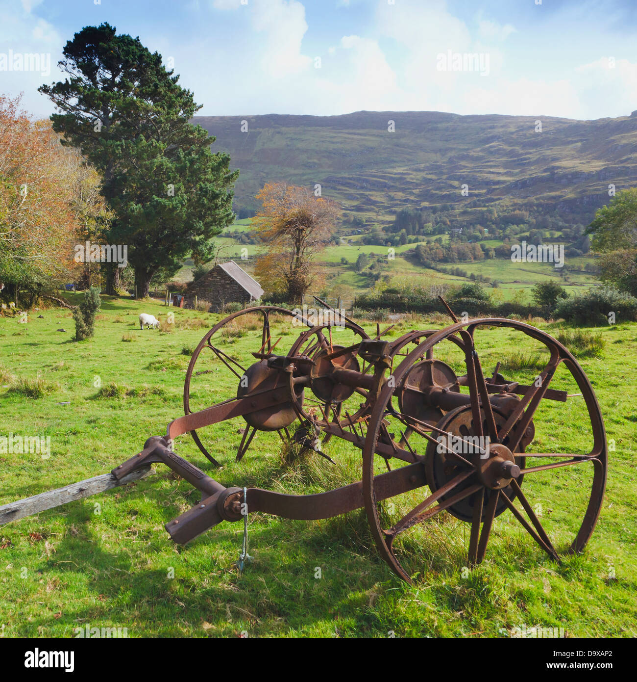 Old farm buildings ireland hi-res stock photography and images - Alamy