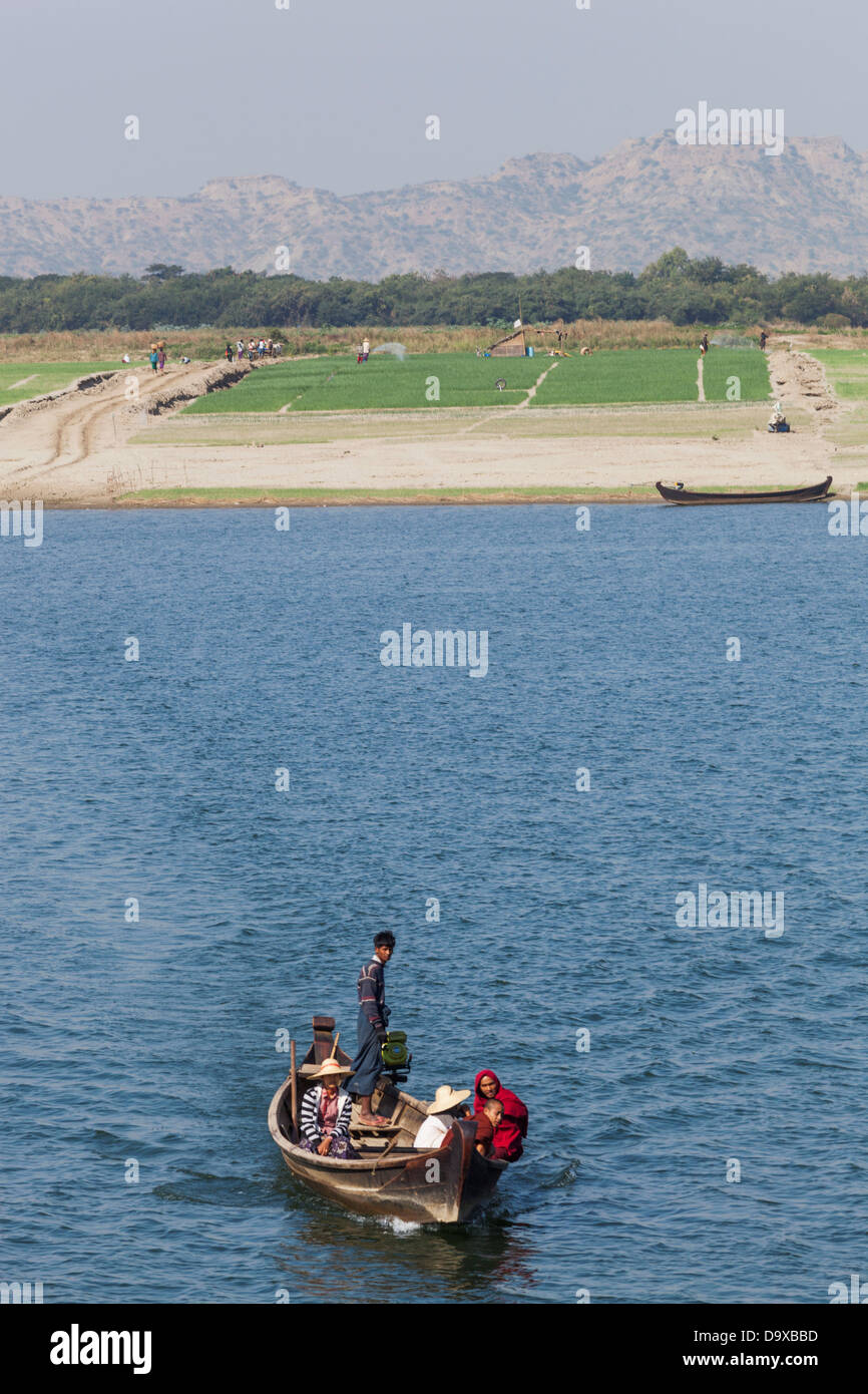 Myanmar,Bagan,Boat Crossing the Ayeyarwady River Stock Photo - Alamy