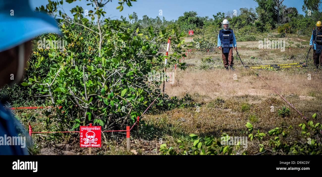 Unexploded ordnance artillery shells hi-res stock photography and ...