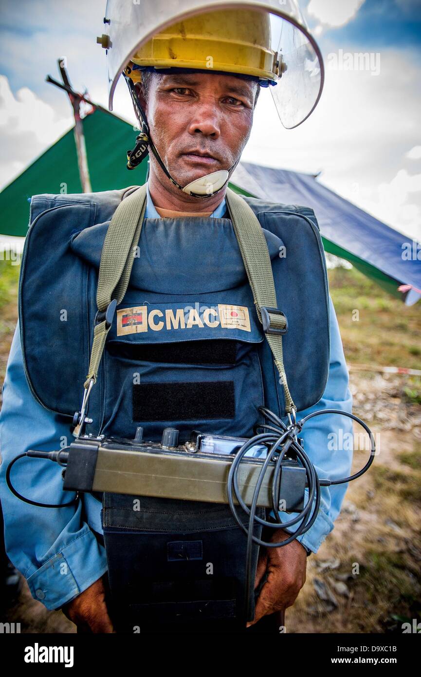 Unexploded ordnance artillery shells hi-res stock photography and ...