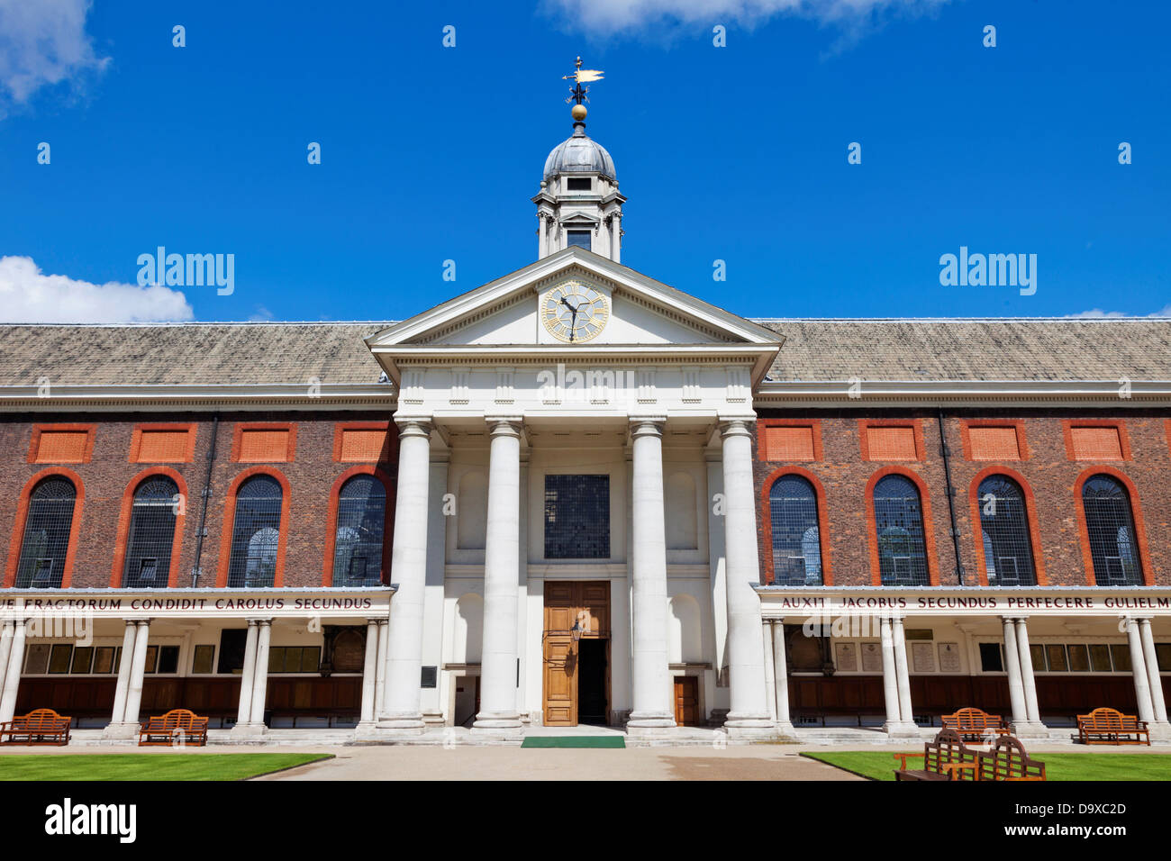 Royal london hospital building hi-res stock photography and images - Alamy