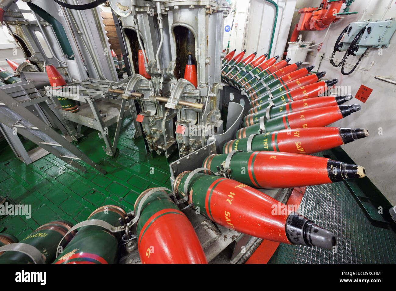 UK, England, London, Southwark, Imperial War Museum, HMS Belfast, Gun ...