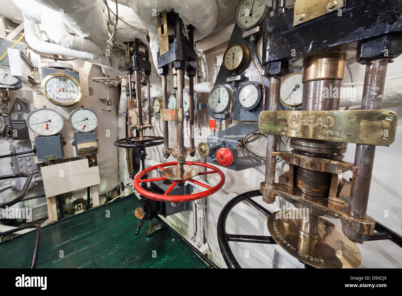 UK, England, London, Southwark, Imperial War Museum, HMS Belfast, Ships ...