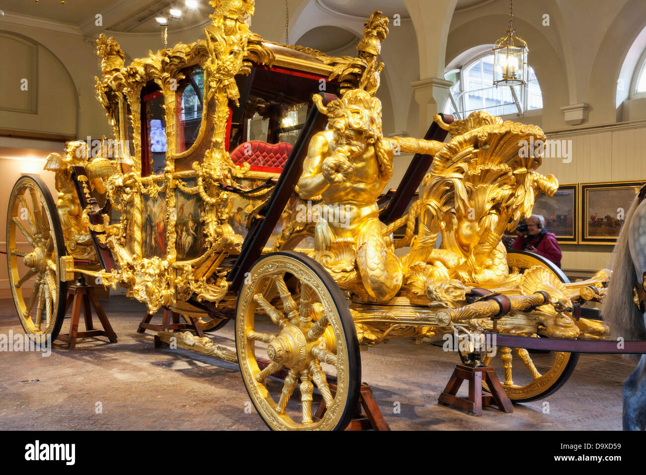 UK, England, Surrey, London, Buckingham Palace, Great Britannia Coach ...