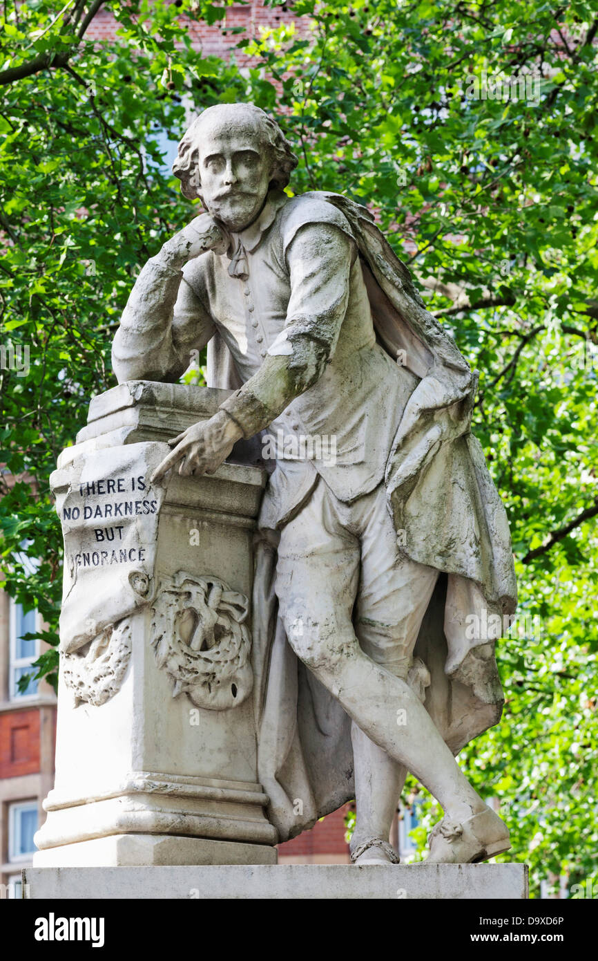 William shakespeare human statue hi-res stock photography and images ...