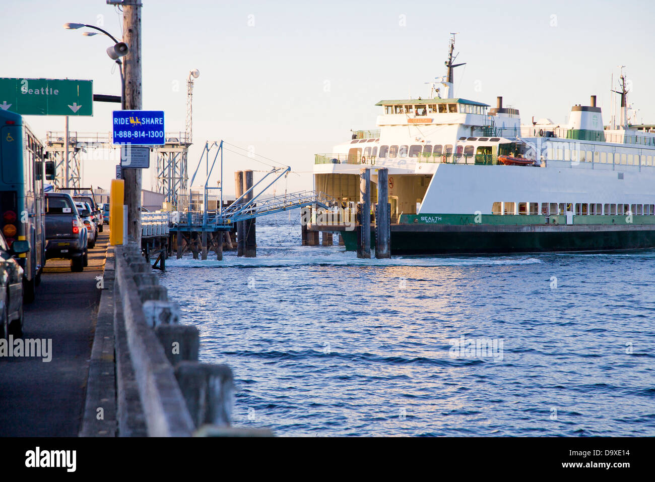 Passenger boat approaching dock hi-res stock photography and images - Alamy