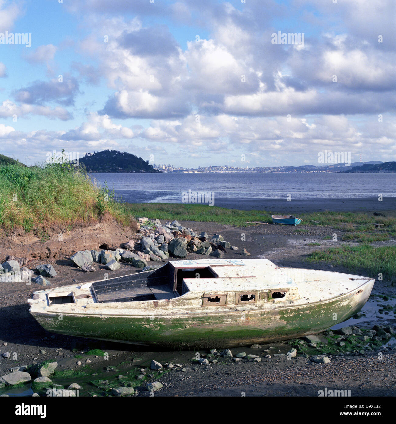 Shipwrecked sailboat hi-res stock photography and images - Alamy