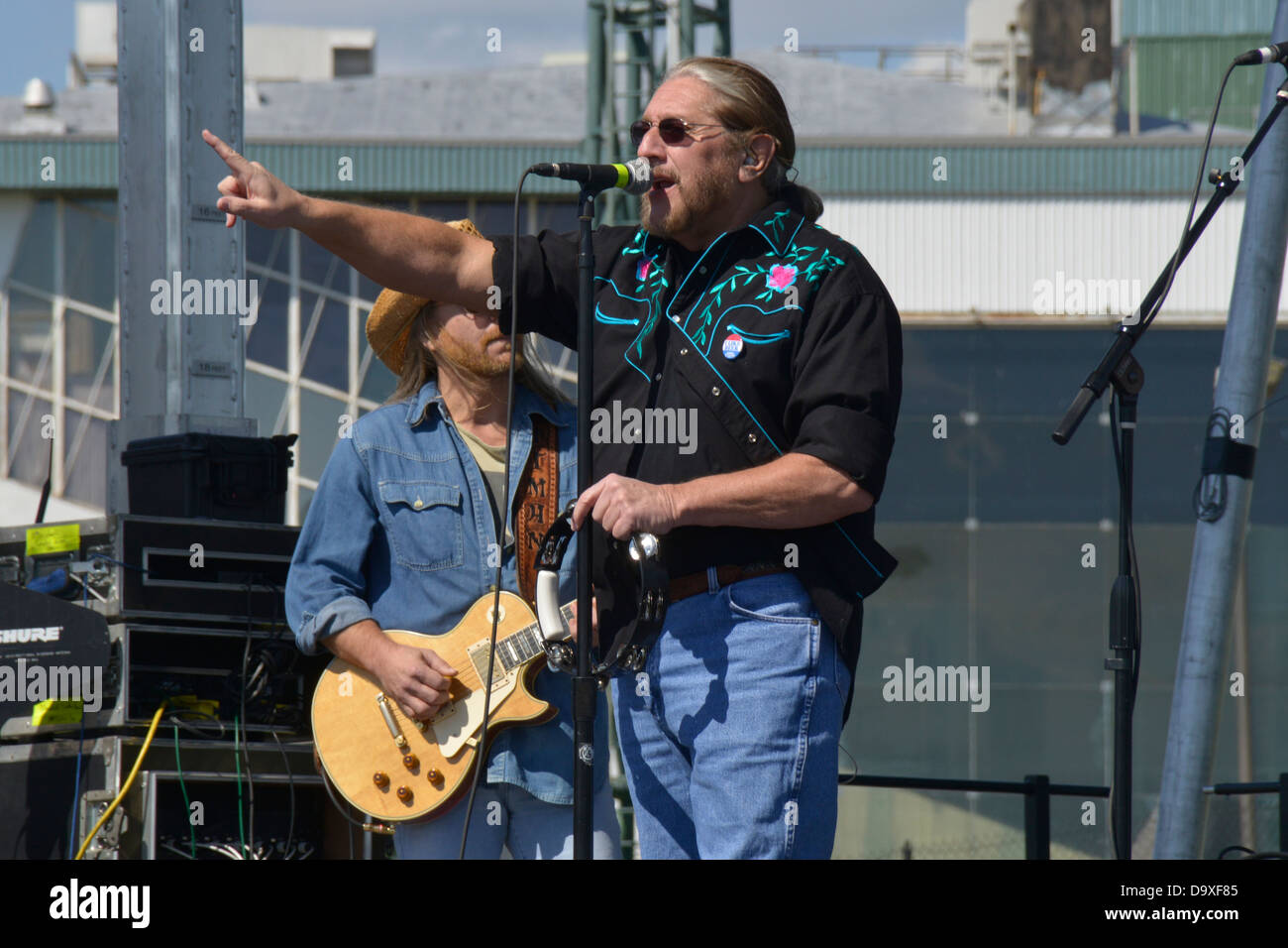 Marshall Tucker of the Marshall Tucker Band begins his concert Stock ...