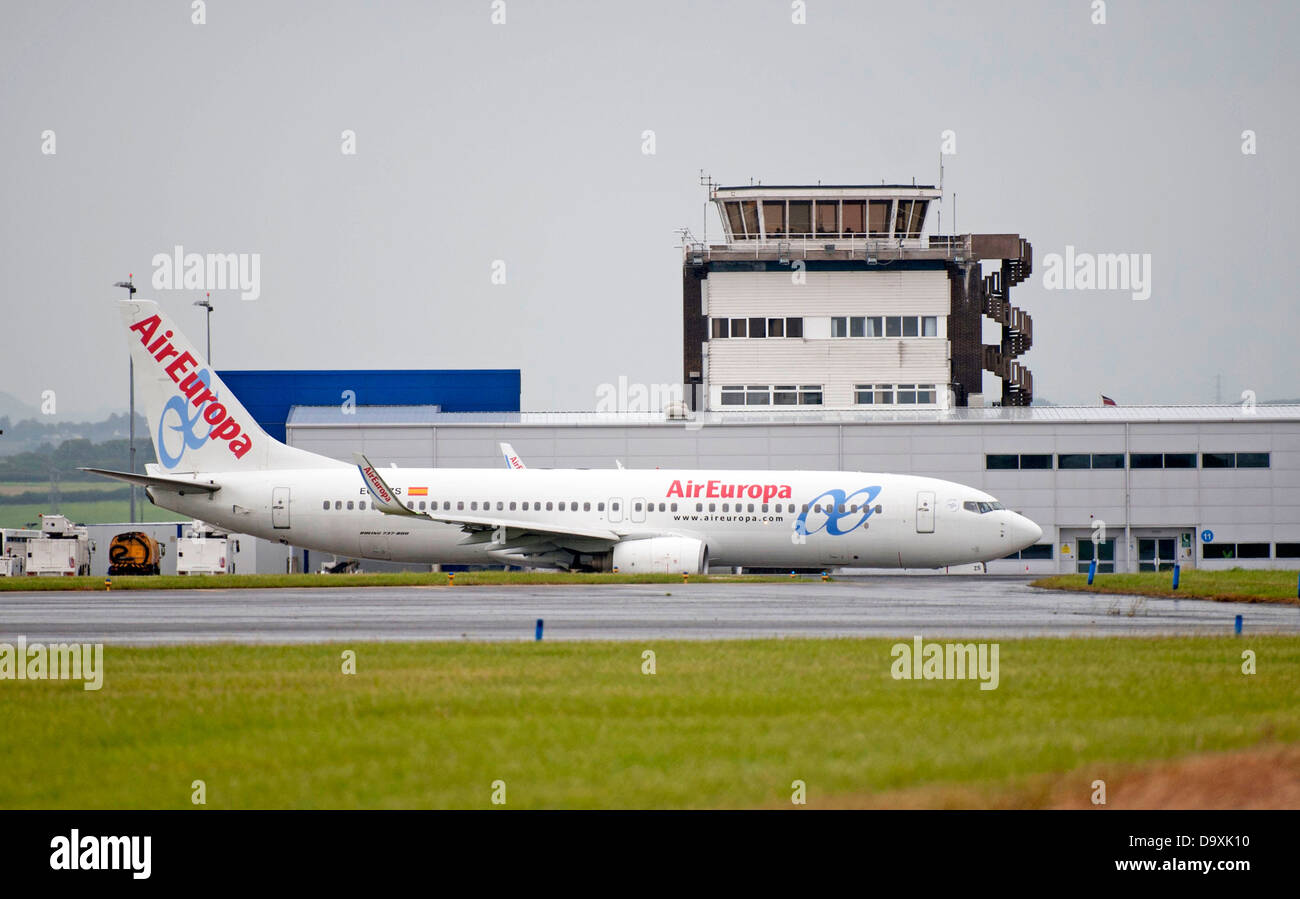 Cardiff airport hi-res stock photography and images - Alamy