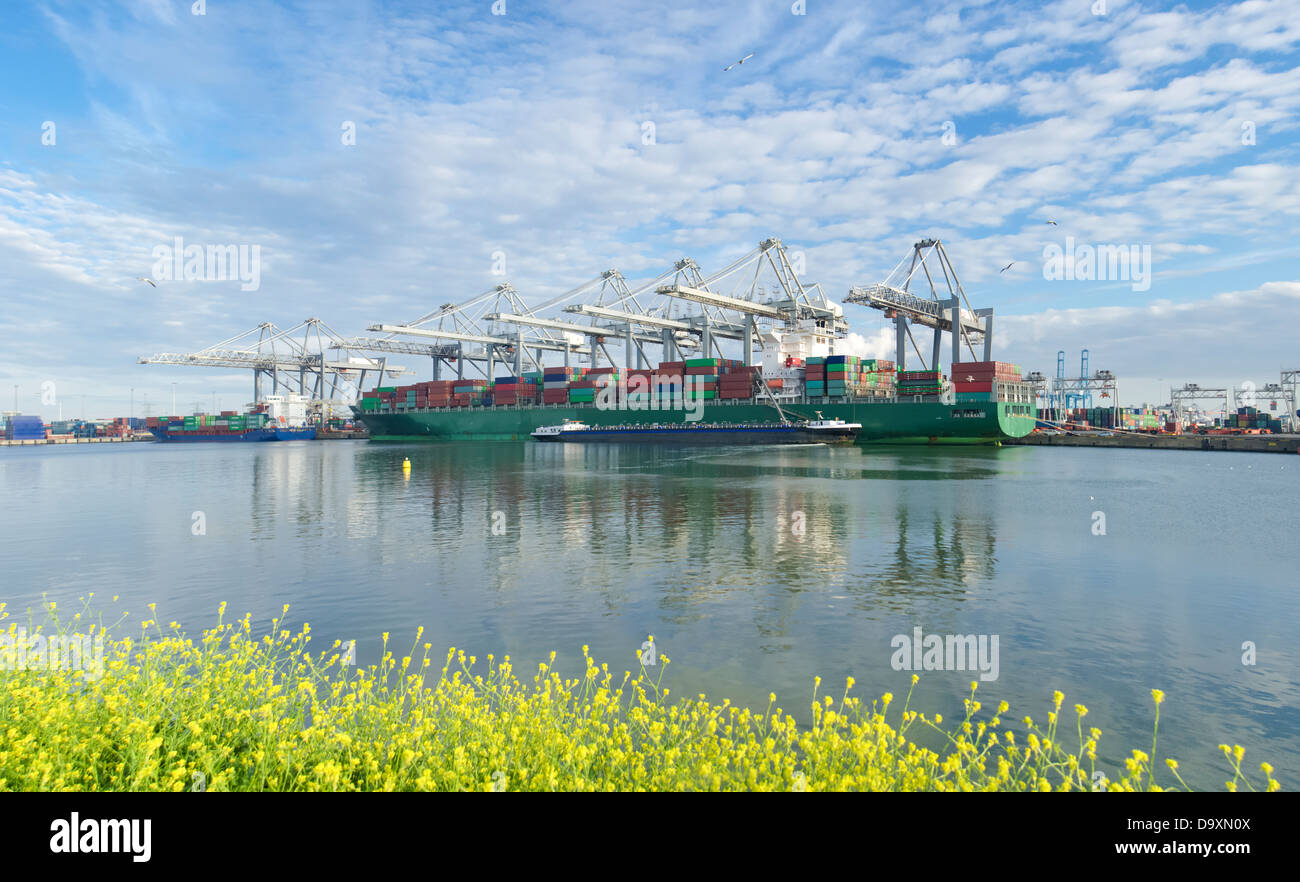 Ship discharge sea hi-res stock photography and images - Alamy