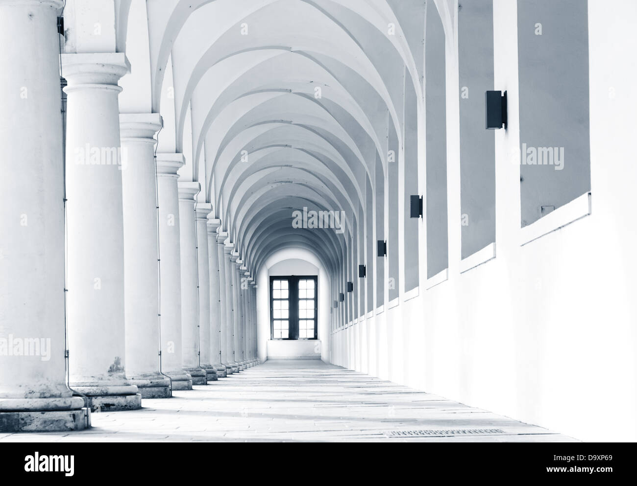 Columns gallery hi-res stock photography and images - Alamy