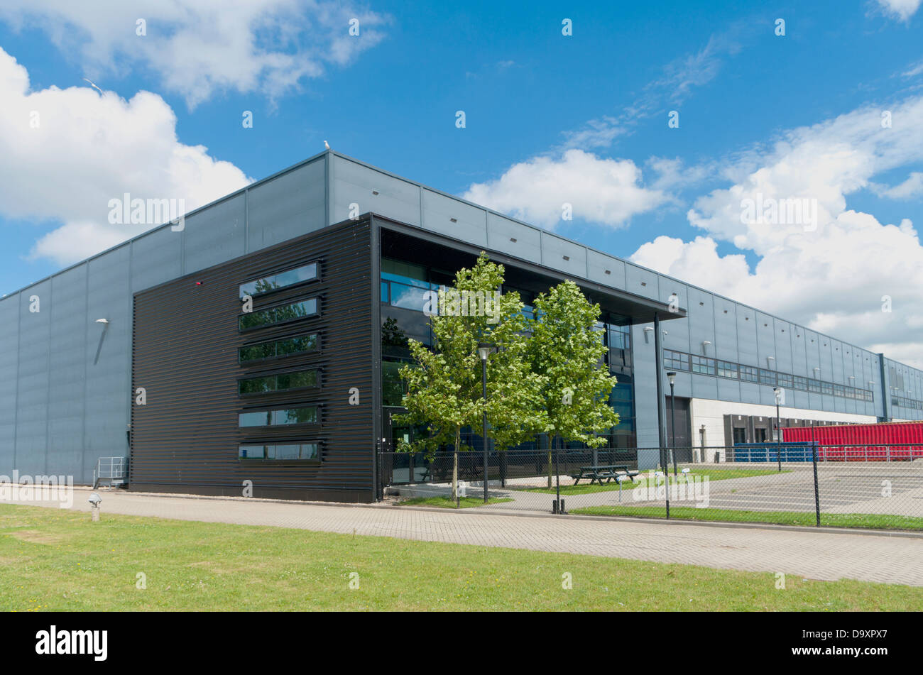 Grey cladding hi-res stock photography and images - Alamy