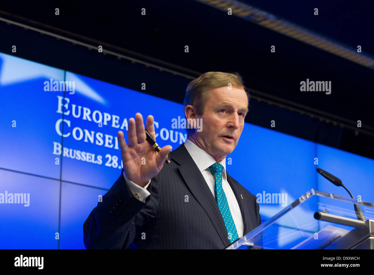 Taoiseach enda kenny press hi-res stock photography and images - Alamy