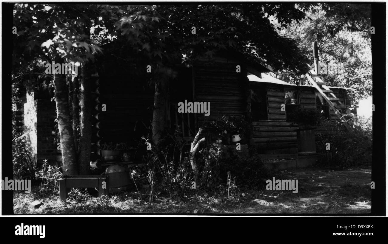 Clara Allen's log cabin, located on US Highway 51, just south of ...
