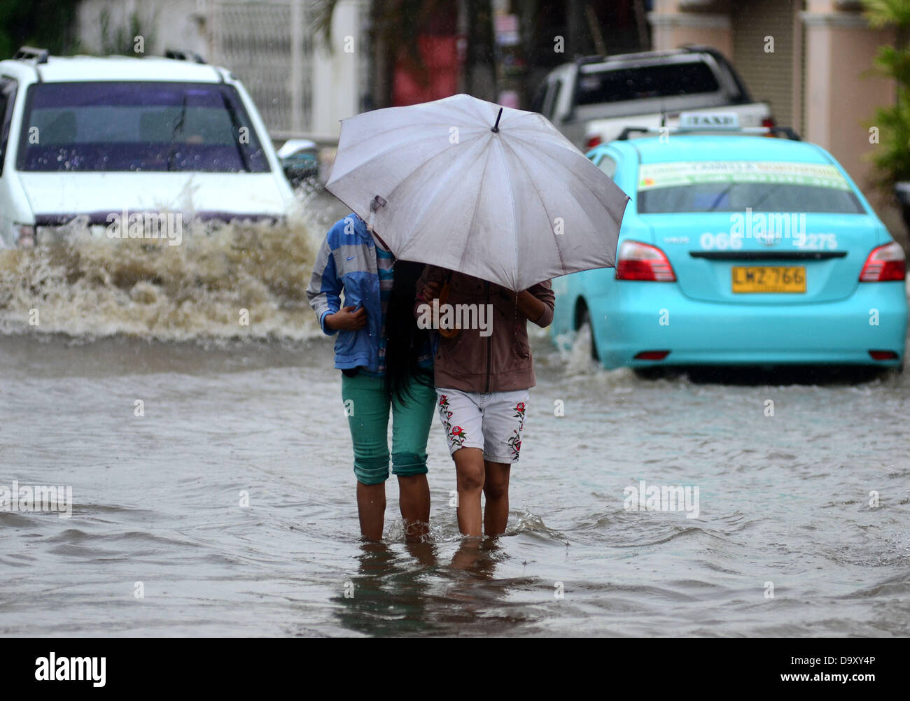 Davao, Philipinnes. 28th June 2013. Filipino residents maneuvers as ...