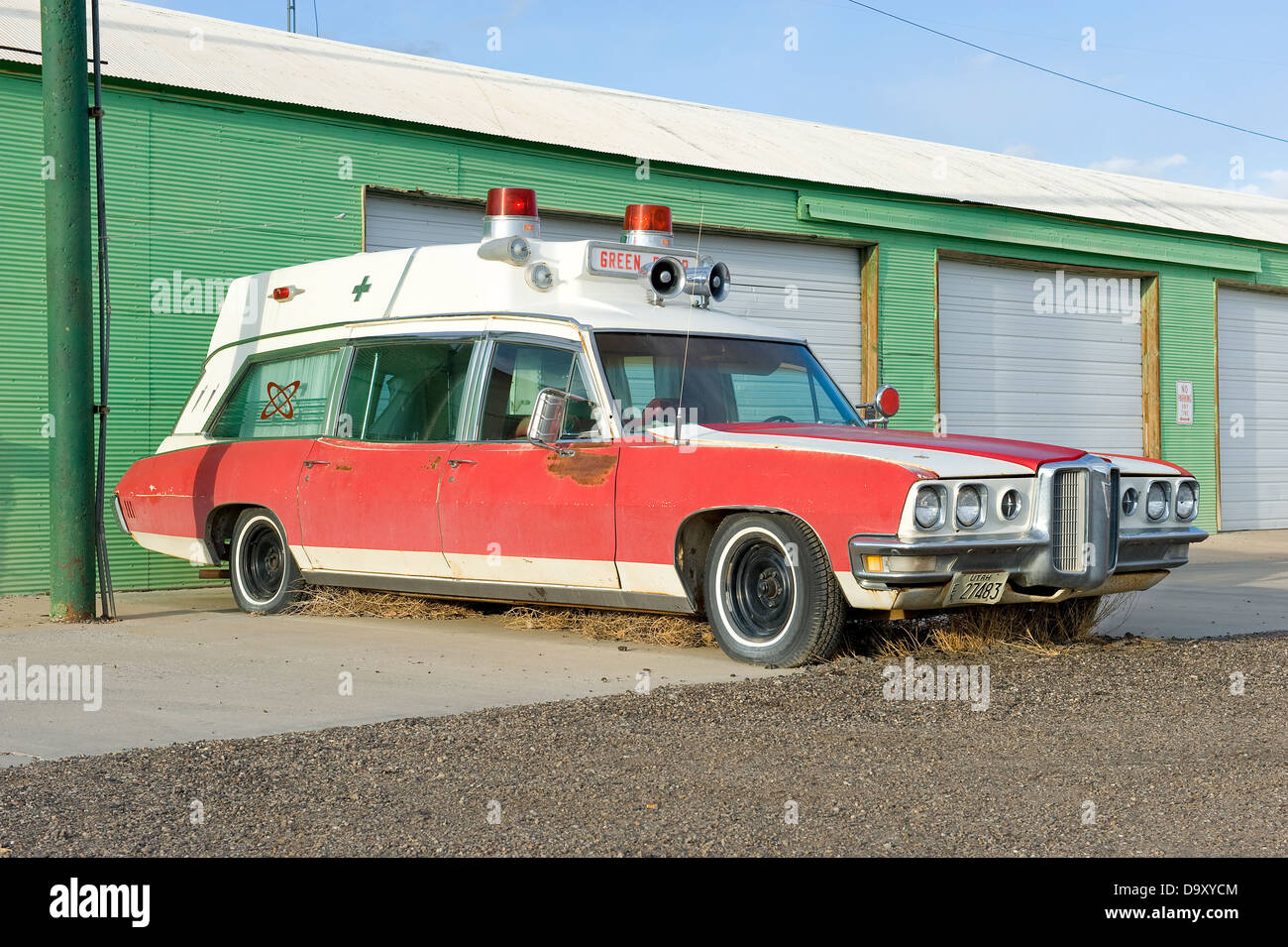 Ambulance emergency vehicle retro hi-res stock photography and images ...