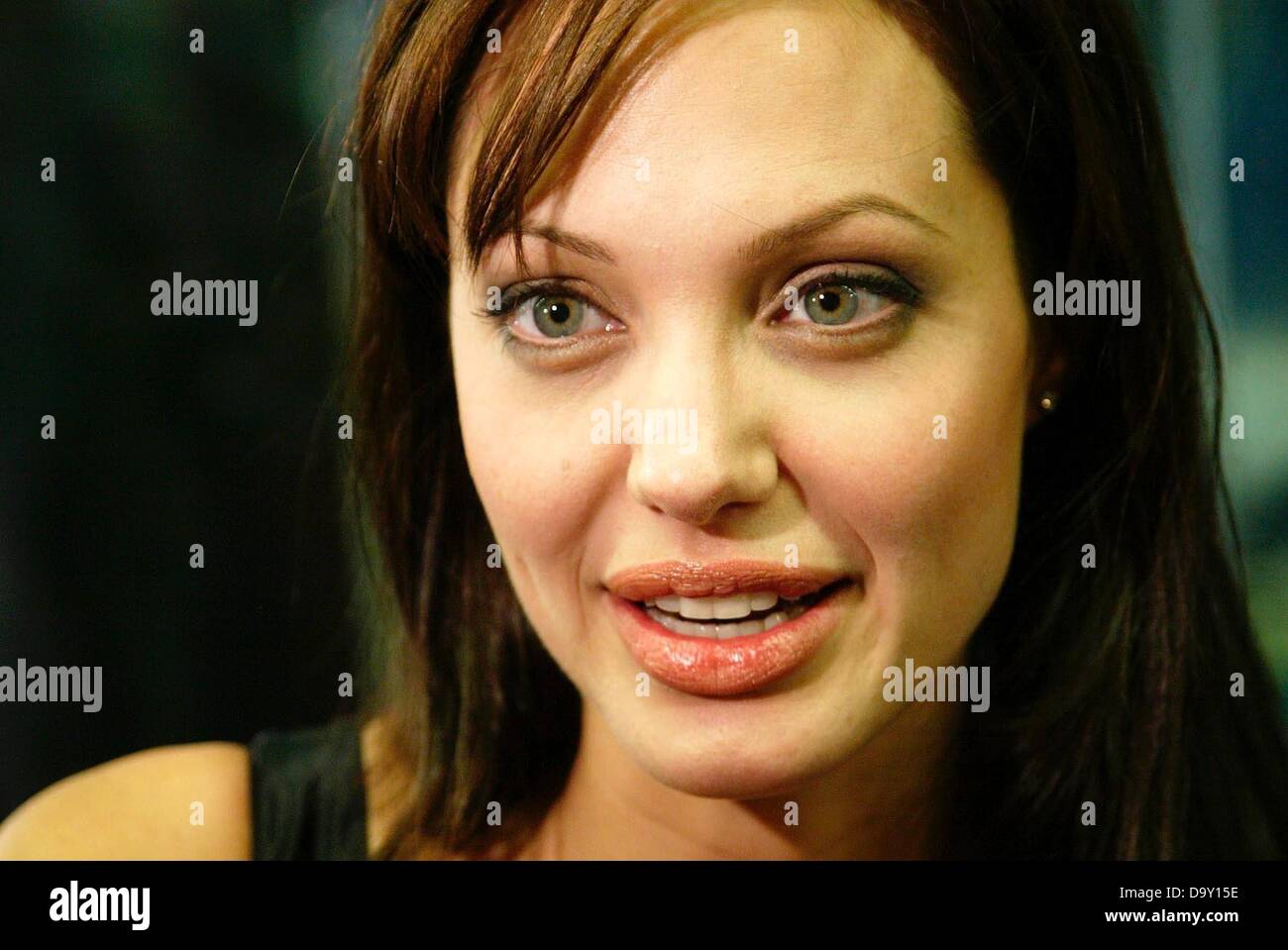 Angelina Jolie at the premiere of "Tomb Raider 2" in Munich on the 18th ...