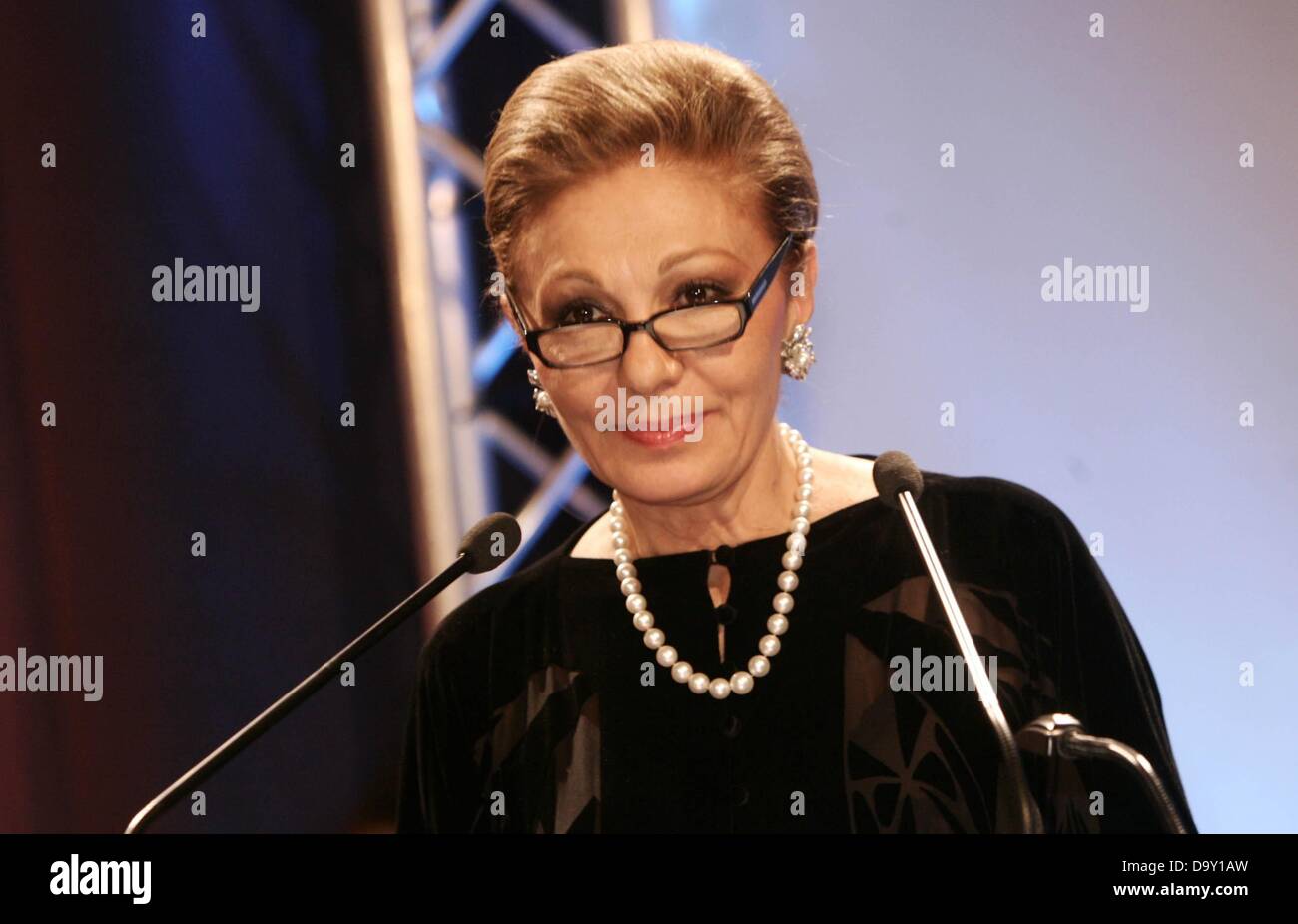 Empress Farah Diba-Pahlavi at the awarding ceremony of the Steiger ...
