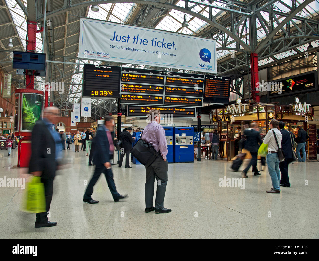 London rush hour train railway hi-res stock photography and images - Alamy
