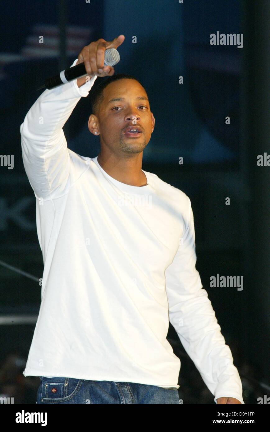 Will Smith at the premiere of "I, Robot" in Berlin Stock Photo - Alamy
