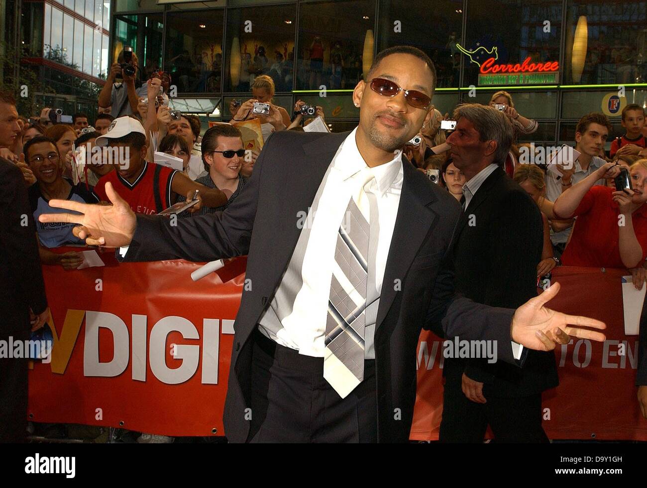 Will Smith at the premiere of "I, Robot" in Berlin Stock Photo - Alamy