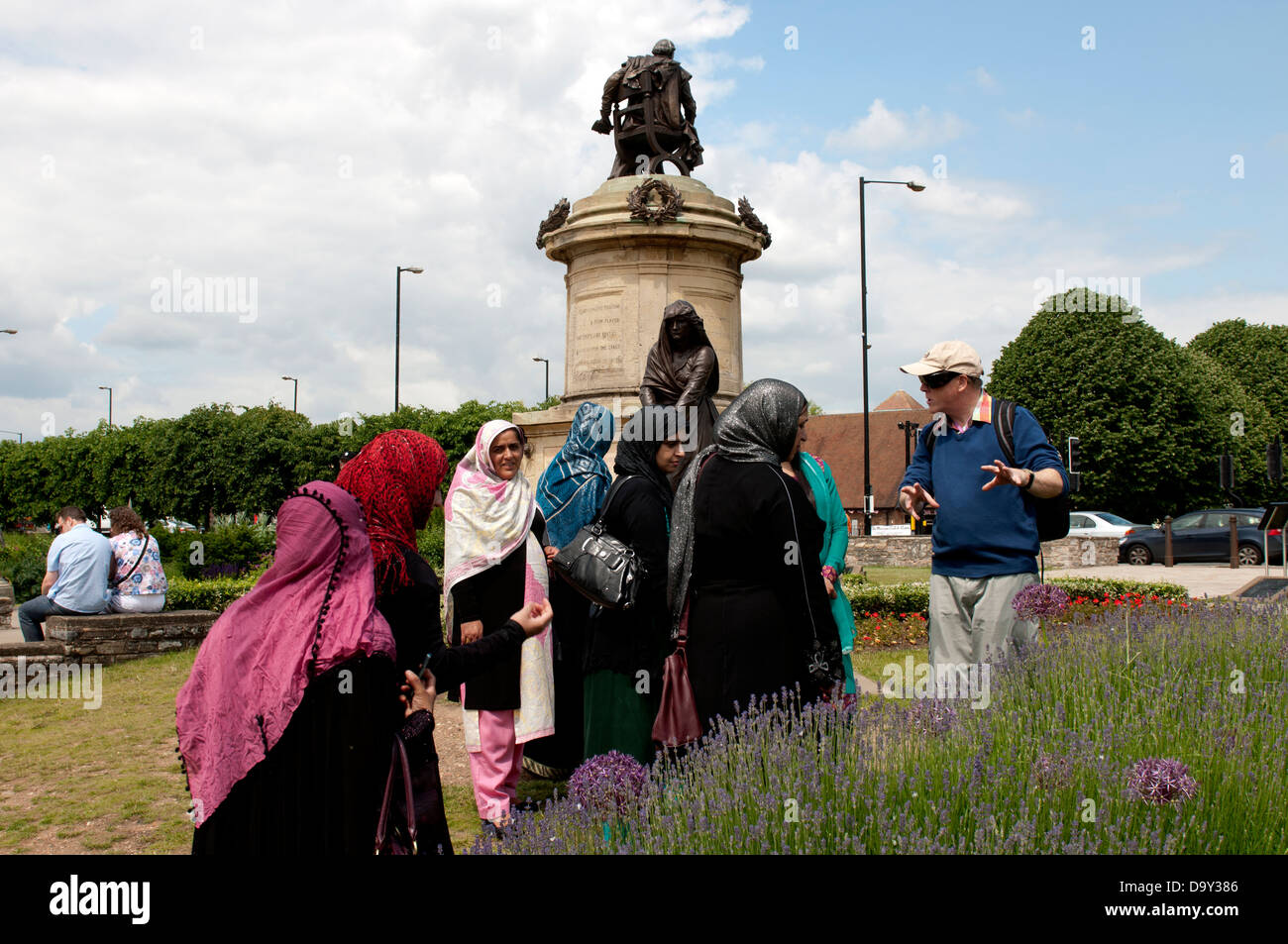 Uk muslim women hi-res stock photography and images - Alamy