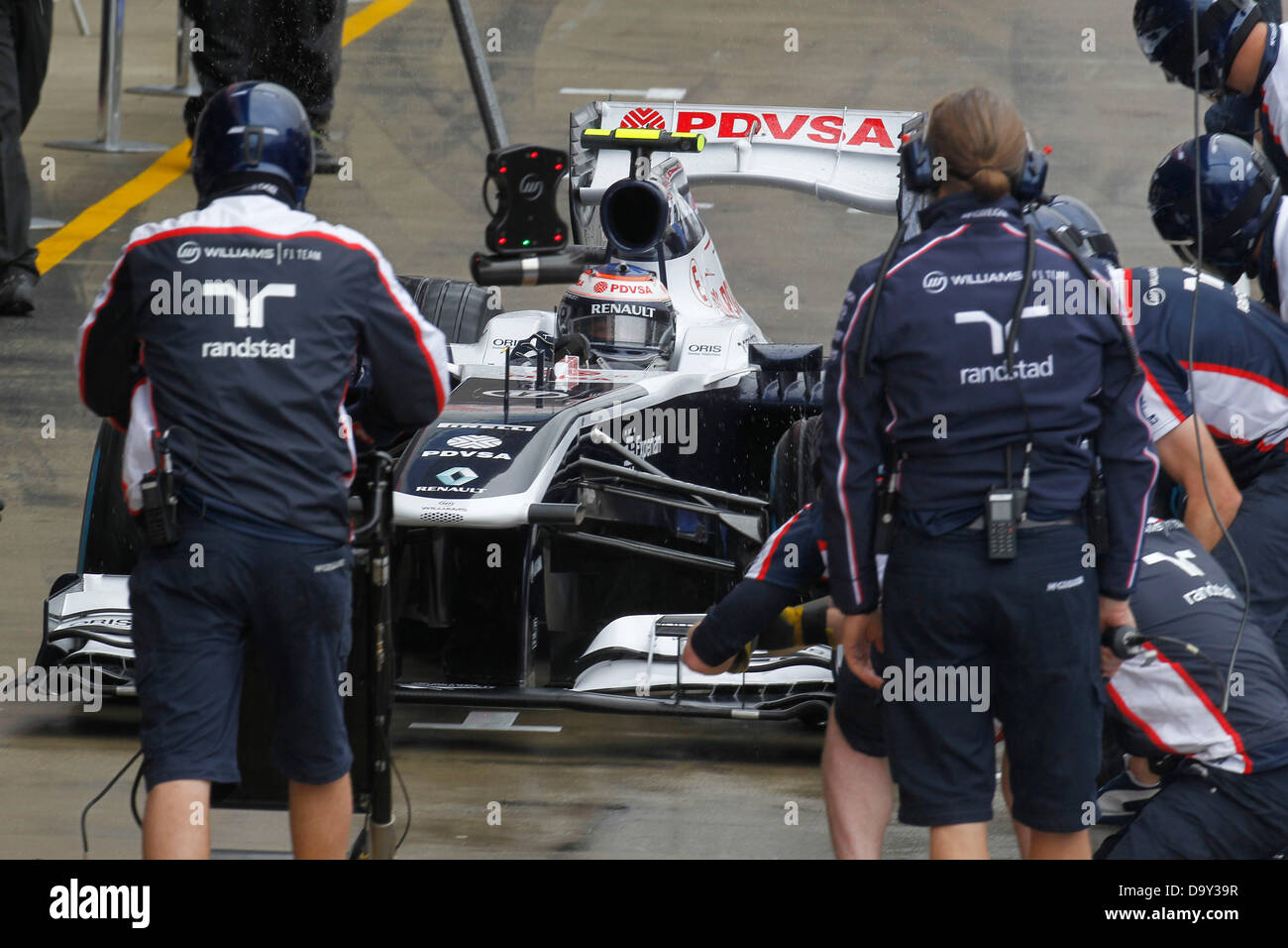 Williams f1 pit team hi-res stock photography and images - Alamy