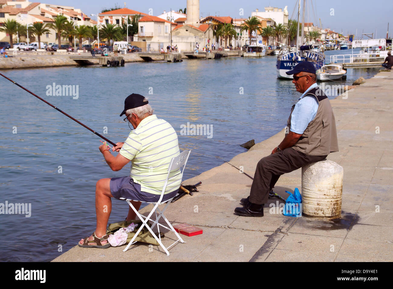 Fishing in the port of Le grau du Roi, Héraullt, France Stock Photo - Alamy