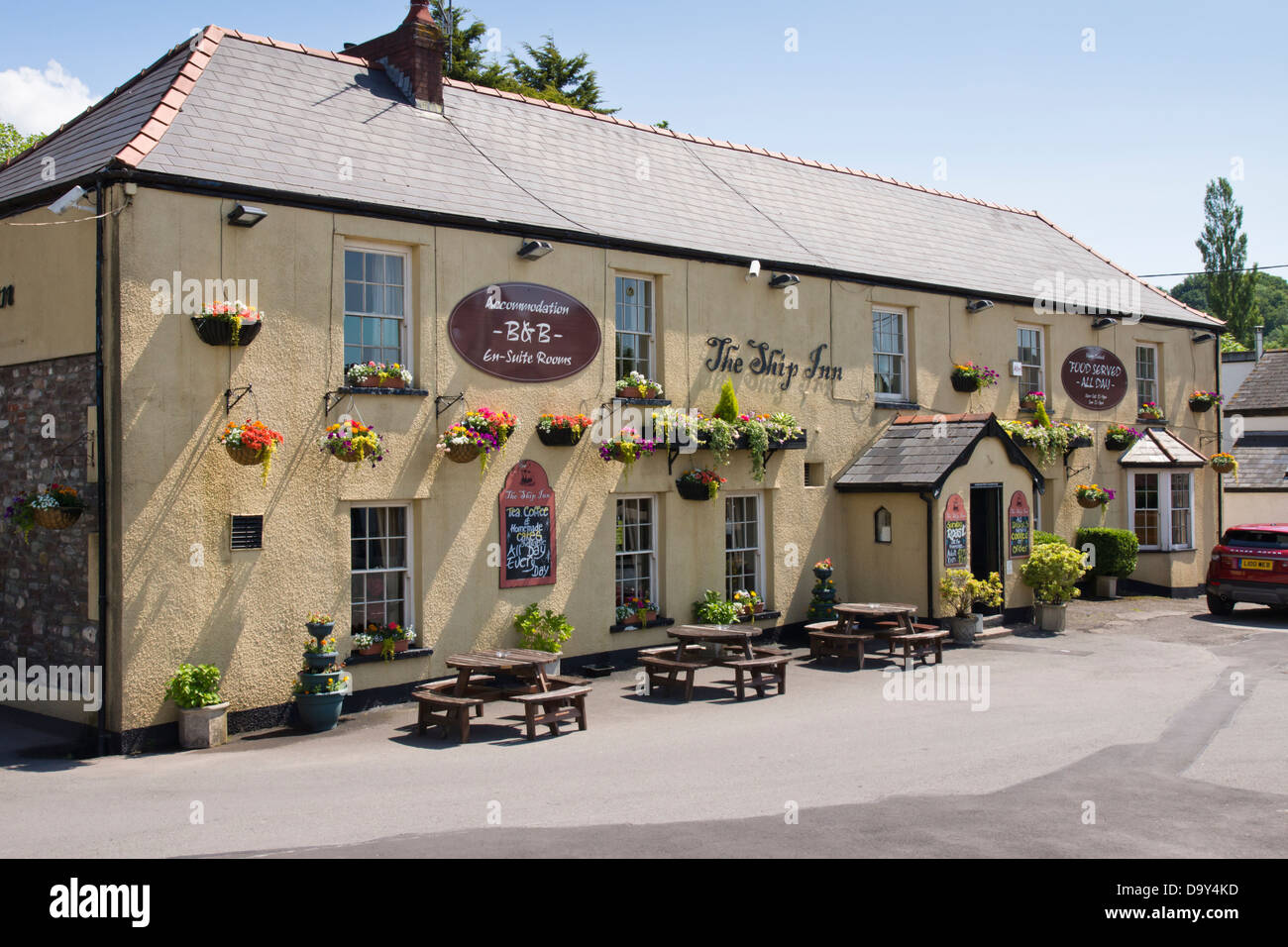 Inn newport hi-res stock photography and images - Alamy