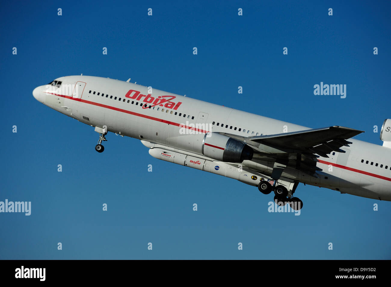 A L-1011 Stargazer aircraft carrying the Orbital Sciences Corporation ...