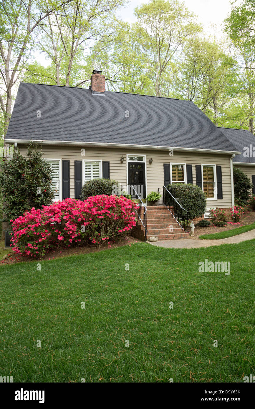 Middle class home hi-res stock photography and images - Alamy