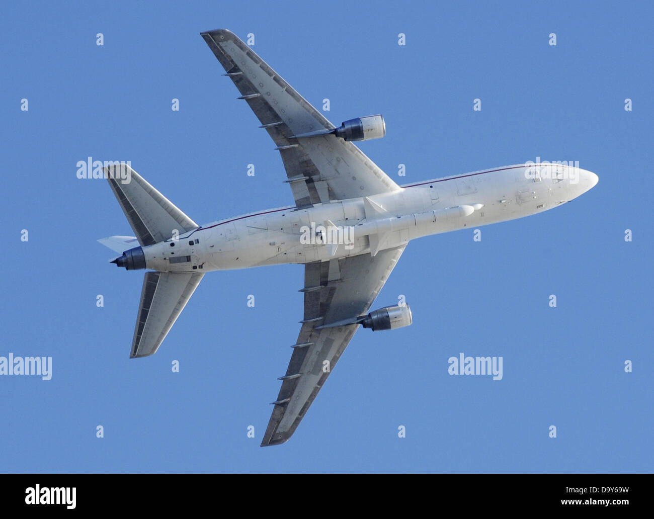 A L-1011 Stargazer aircraft carrying the Orbital Sciences Corporation ...