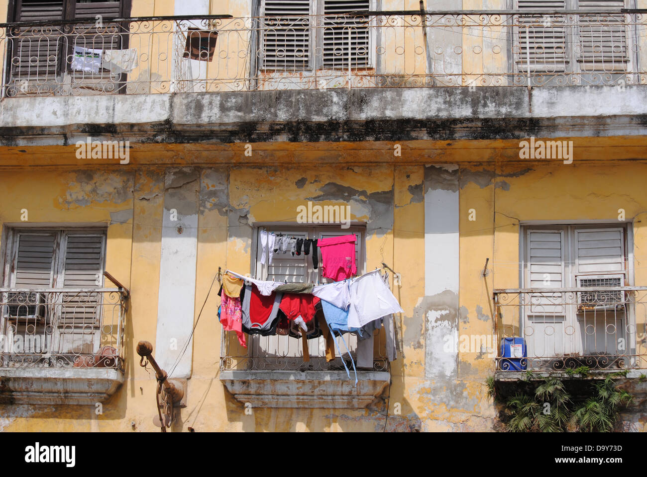 Cuban balcony hi-res stock photography and images - Alamy