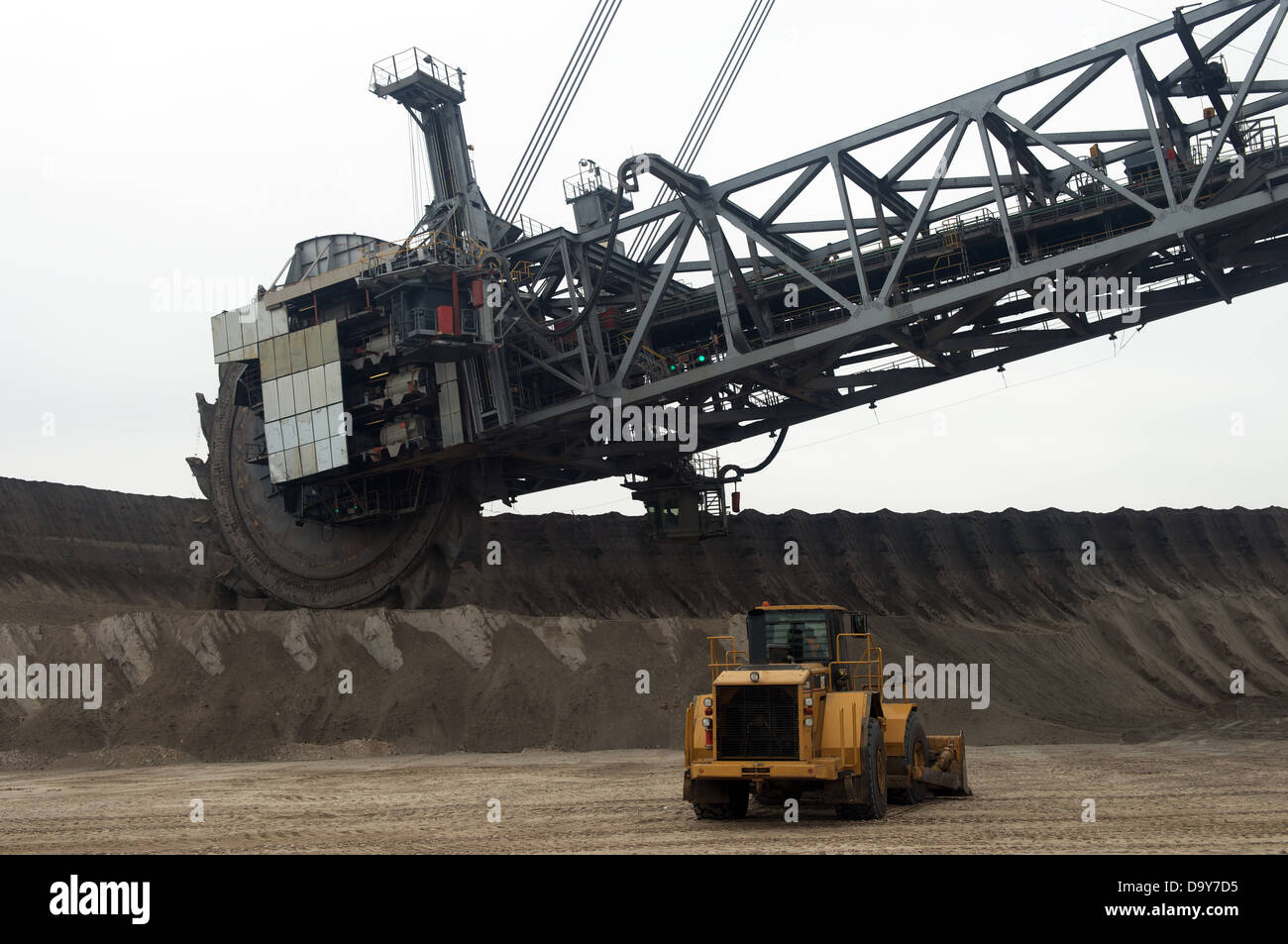 Bucket wheel bucket wheel bagger 288 hi-res stock photography and ...