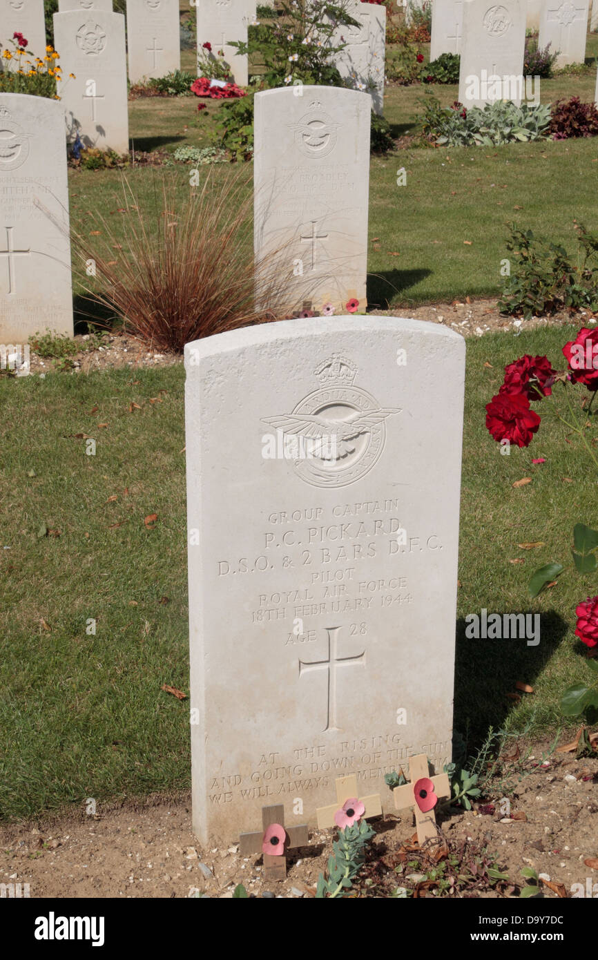 Graves of Group Captain Percy Charles Pickard (front) & 1st Lt JA ...